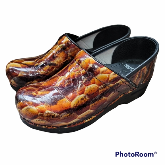 Dansko | Shoes | Dansko Sz 39 Us 8 Tan Browse Gold Shiny Leather Nurse ...